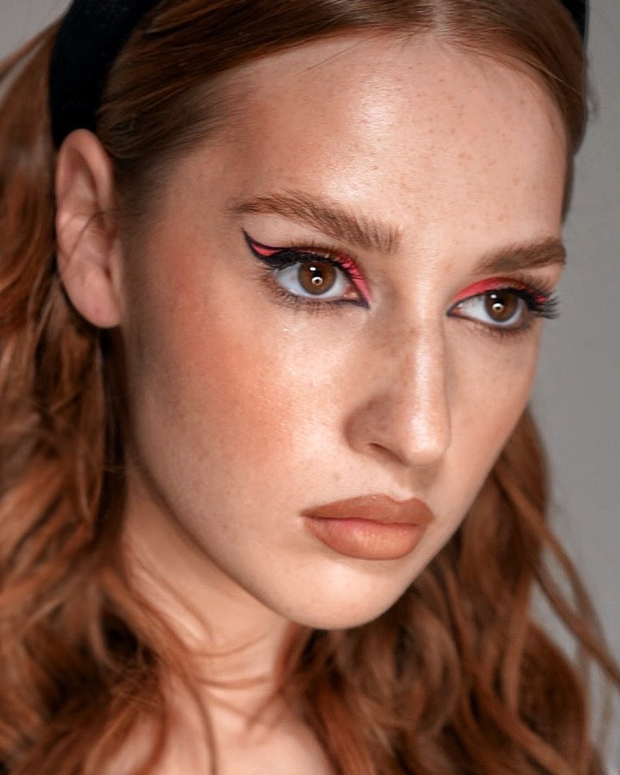 40 Iconic 90s Makeup Looks: Bold, Glamorous, and Trendsetting Styles ...