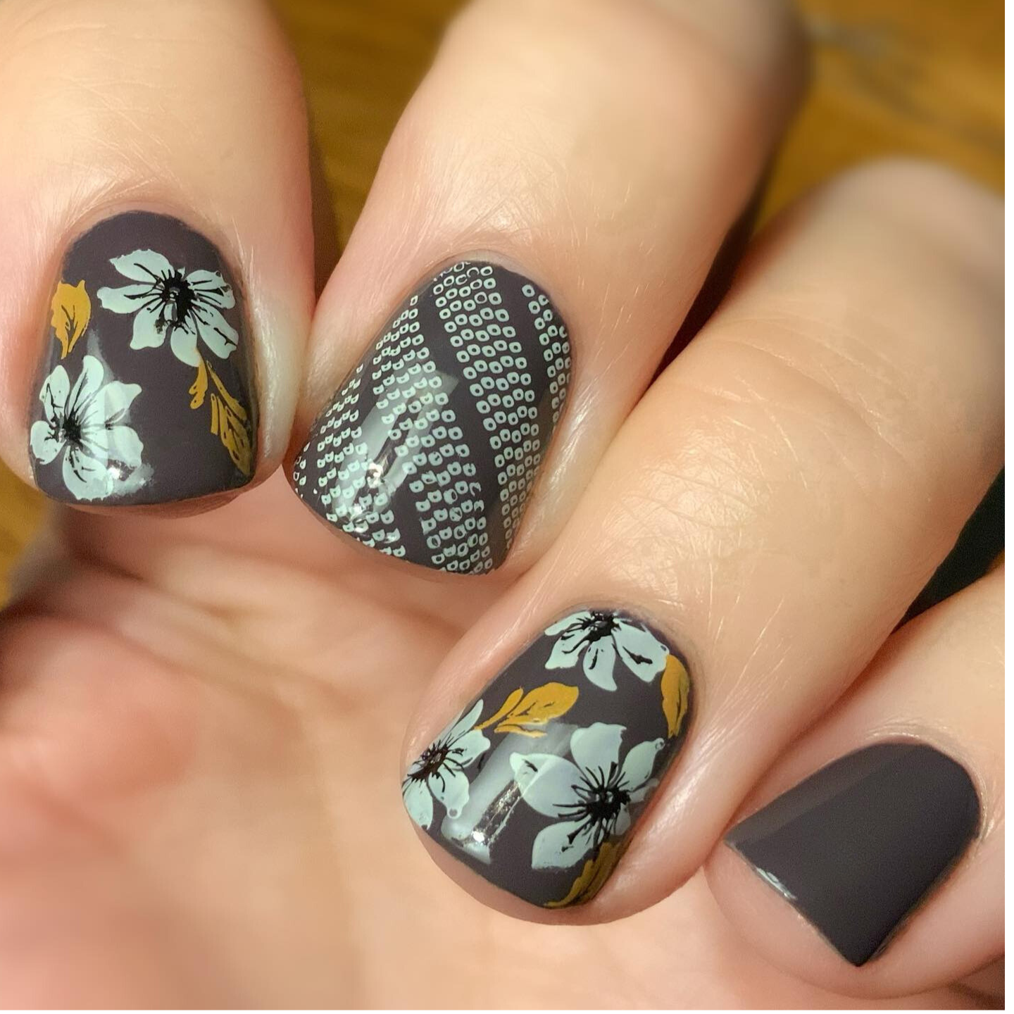 30 Fall Flower Nails Designs for 2024: Trendy Ideas for Cute and ...