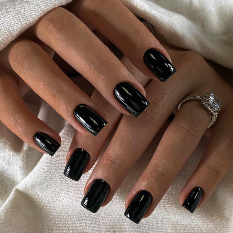 37 Stunning Black Fall Nail Ideas to Elevate Your Style - divagaze.com