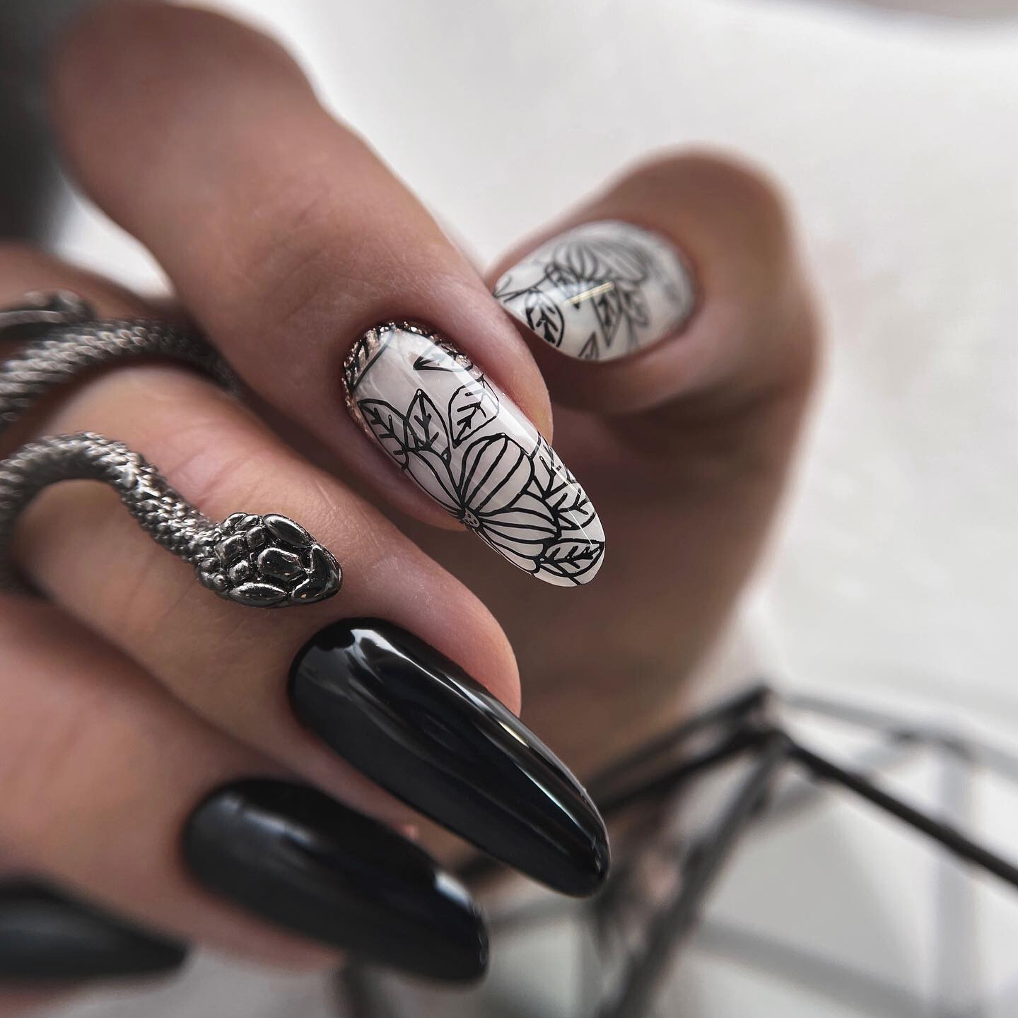 37 Stunning Black Fall Nail Ideas to Elevate Your Style - divagaze.com