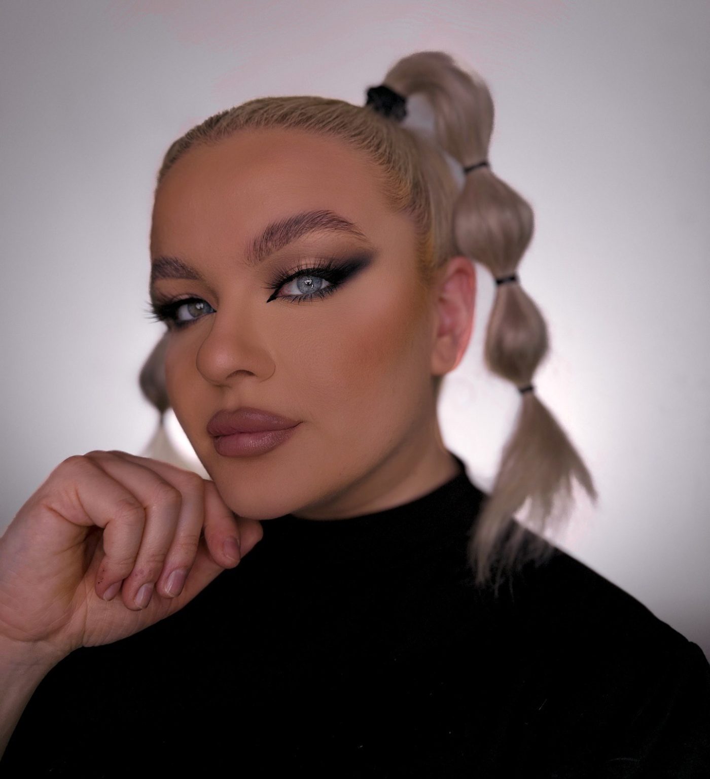 40 Iconic 90s Makeup Looks: Bold, Glamorous, and Trendsetting Styles ...
