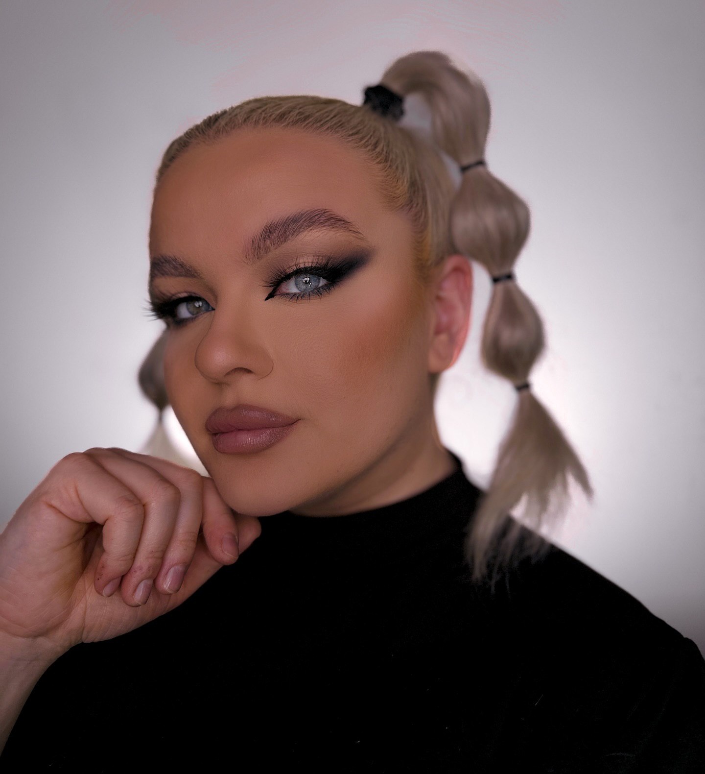 40 Iconic 90s Makeup Looks: Bold, Glamorous, and Trendsetting Styles ...