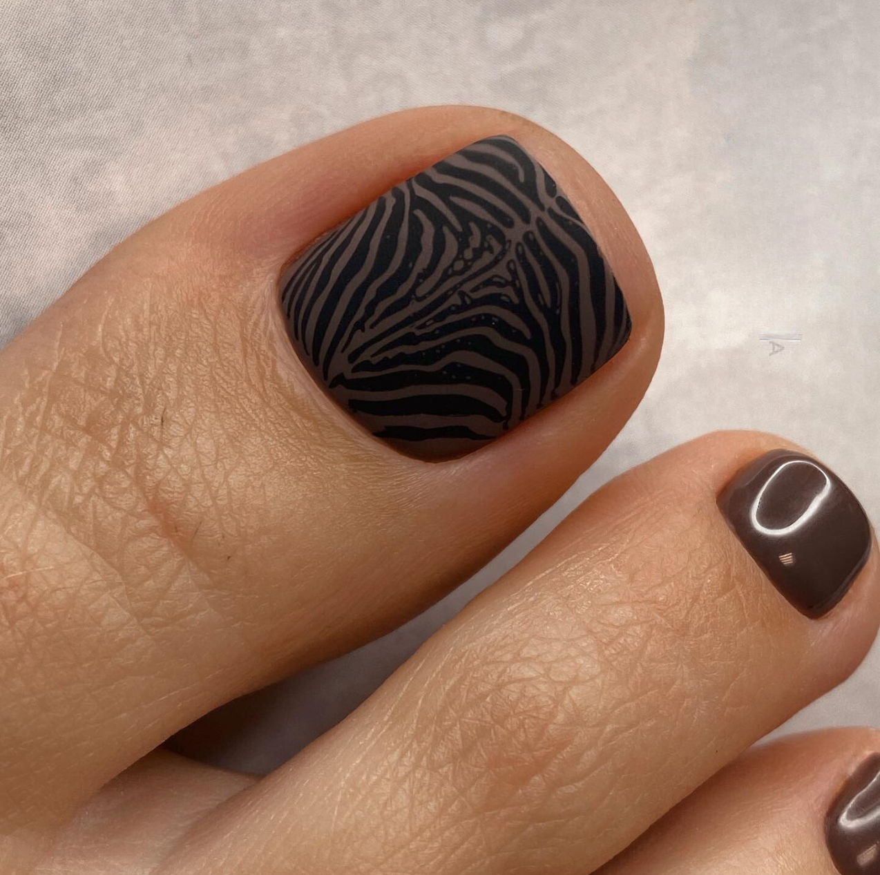 29 Stunning Fall Toe Nails to Inspire Your Autumn Pedicures - divagaze.com