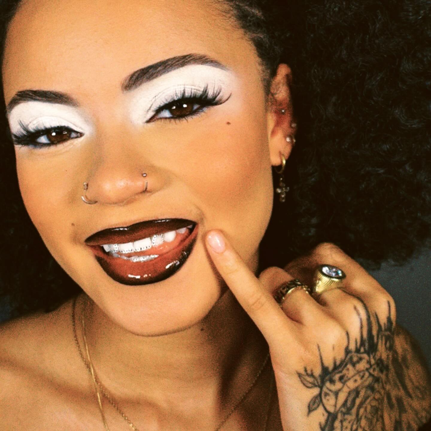 40 Iconic 90s Makeup Looks: Bold, Glamorous, and Trendsetting Styles ...