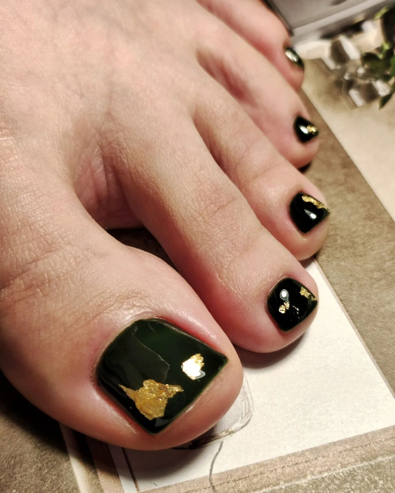 30 Stunning Fall Pedicure Ideas to Keep Your Toenails on Trend ...