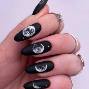 37 Stunning Black Fall Nail Ideas to Elevate Your Style - divagaze.com
