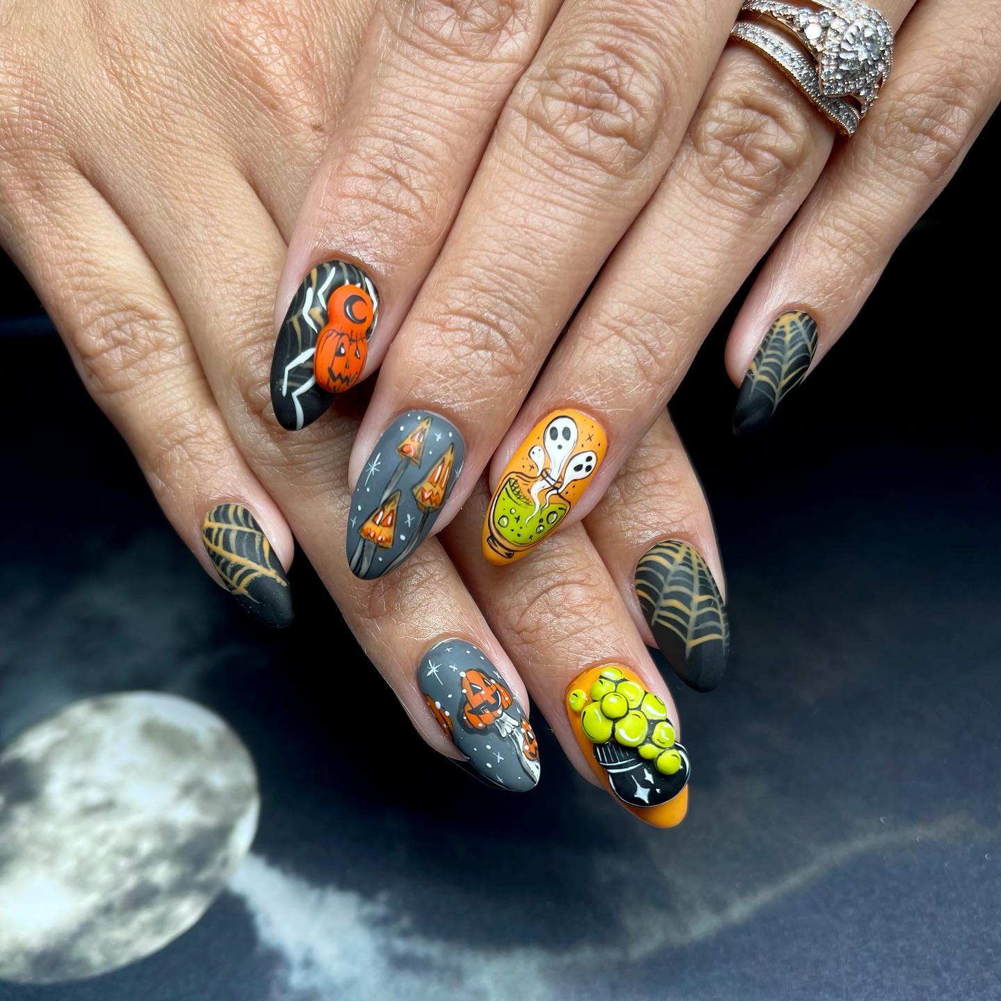24 Spooky Halloween Nails: Creepy, Creative, and Perfect for Your Look ...