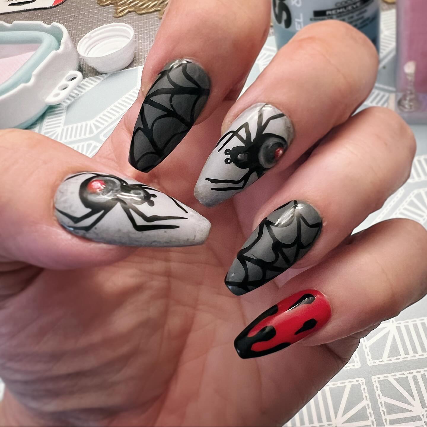 24 Spooky Halloween Nails: Creepy, Creative, and Perfect for Your Look ...