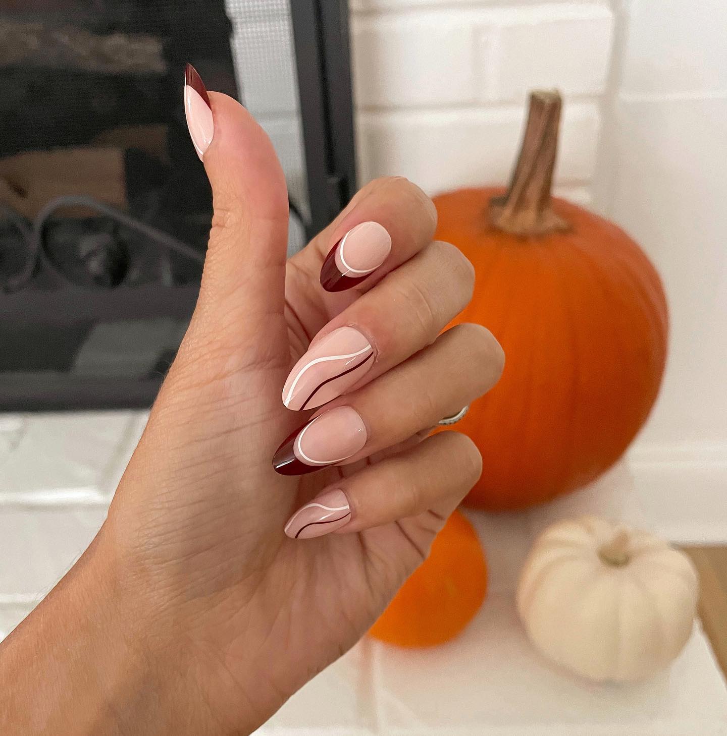32 Fall Almond Nails: Stunning Designs to Embrace Autumn Elegance ...
