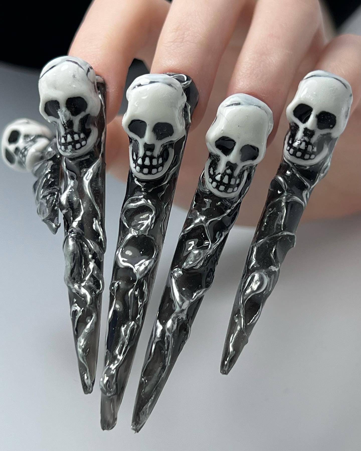 24 Spooky Halloween Nails: Creepy, Creative, and Perfect for Your Look ...