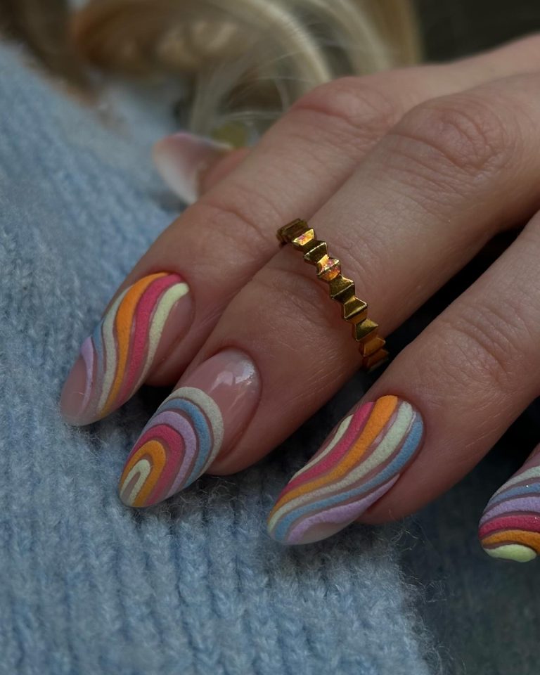 28 Stunning Fall Rainbow Nails 2024 Designs You Must Try This Autumn ...