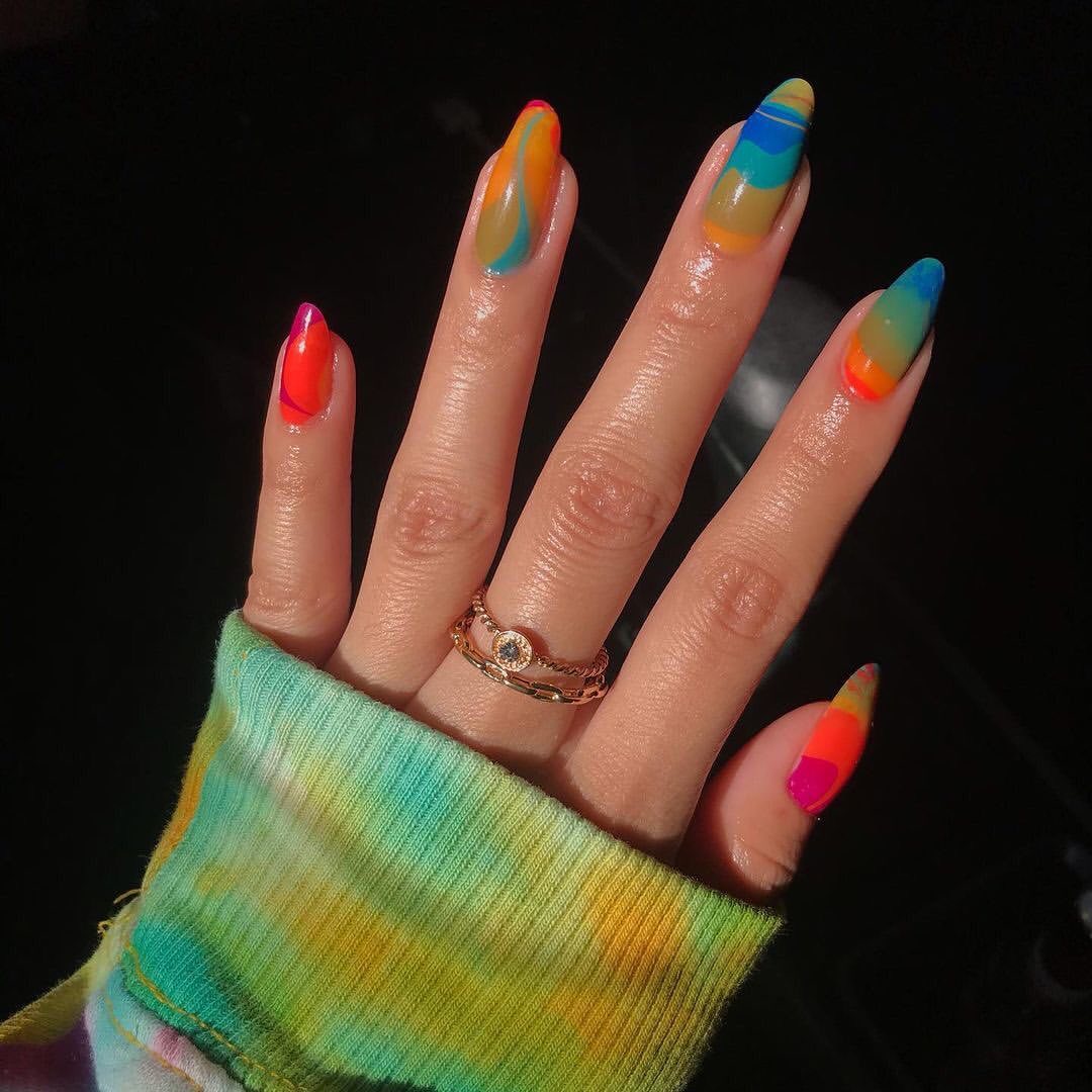 28 Stunning Fall Rainbow Nails 2024 Designs You Must Try This Autumn ...