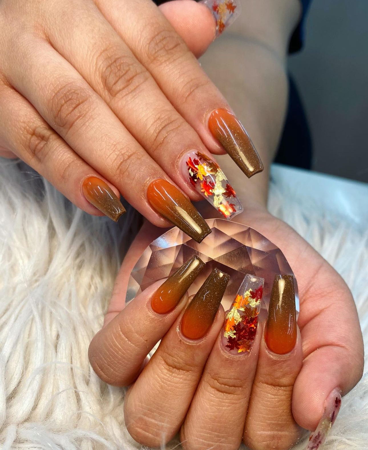 23 Nail Designs with a Fall Leaf Theme That Will Elevate Your Autumn ...