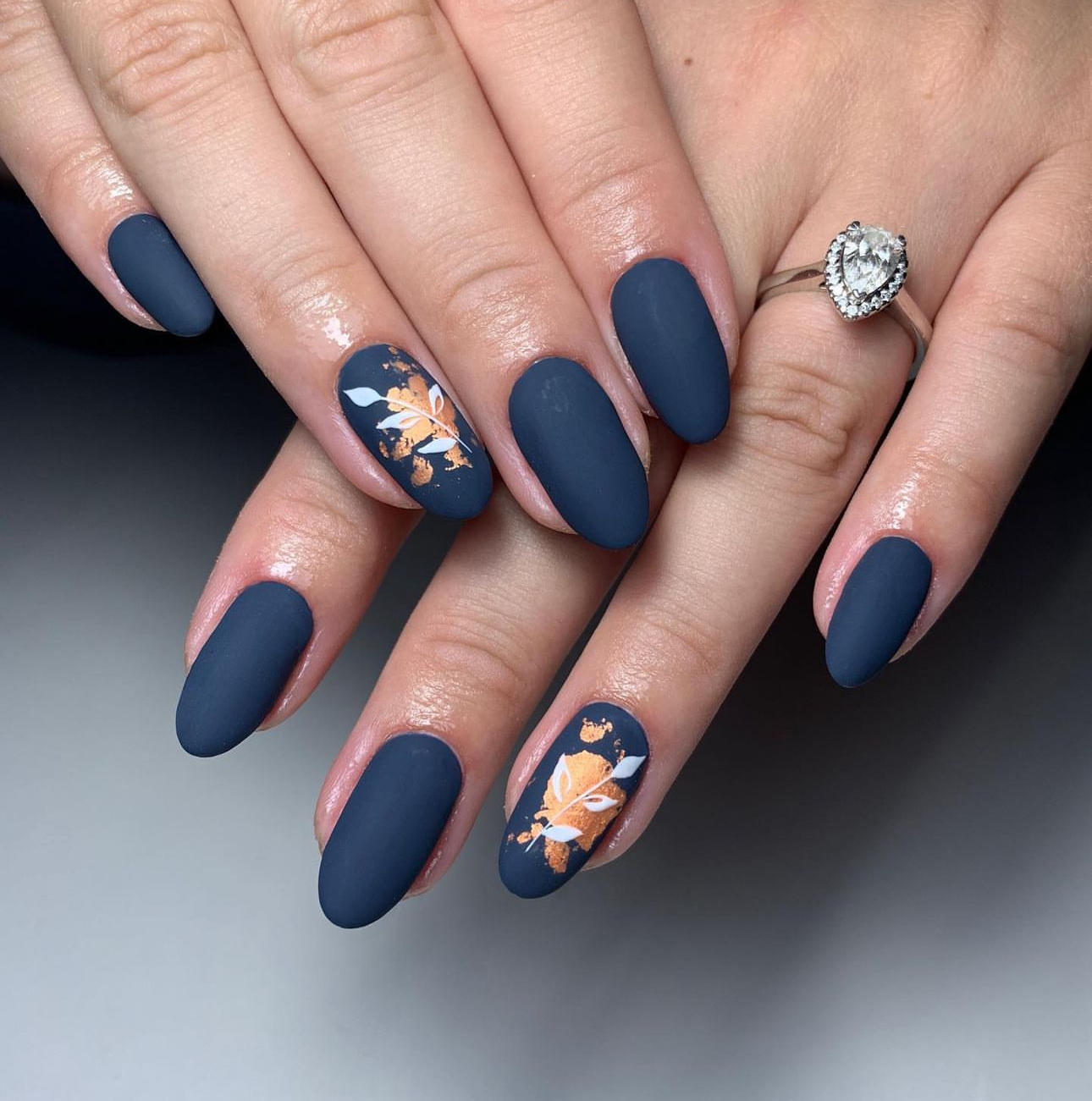 23 Nail Designs with a Fall Leaf Theme That Will Elevate Your Autumn ...