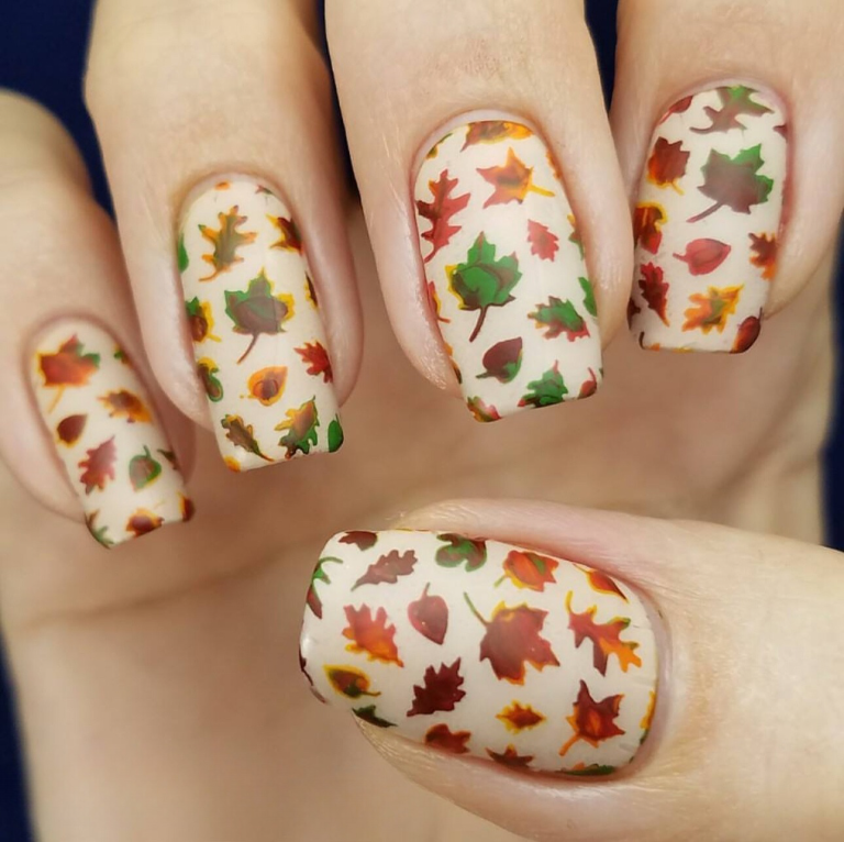 23 Nail Designs with a Fall Leaf Theme That Will Elevate Your Autumn ...