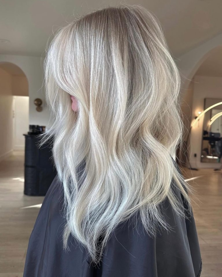 29 Winter Blonde Hair: Inspiring Ideas for the Cold Season - divagaze.com