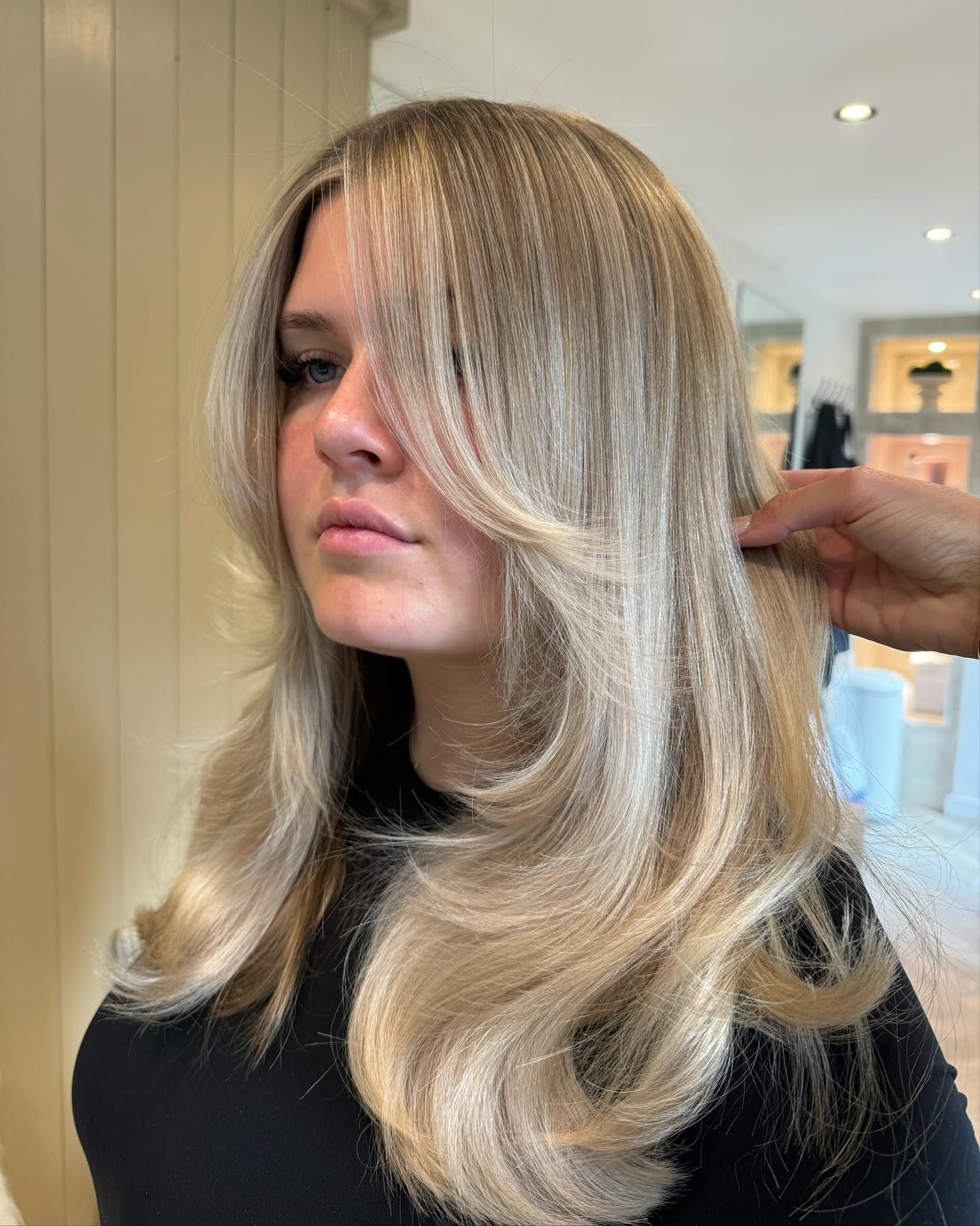 29 Winter Blonde Hair: Inspiring Ideas for the Cold Season - divagaze.com