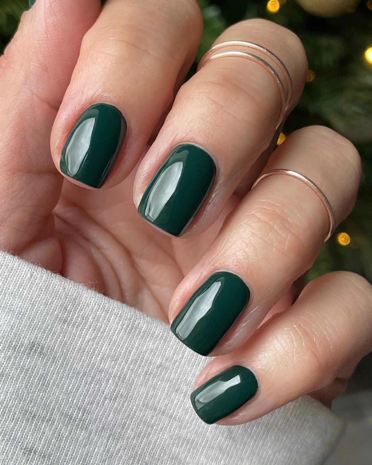 25 Green Winter Nails Ideas for 2025: Glamorous Designs to Embrace the ...