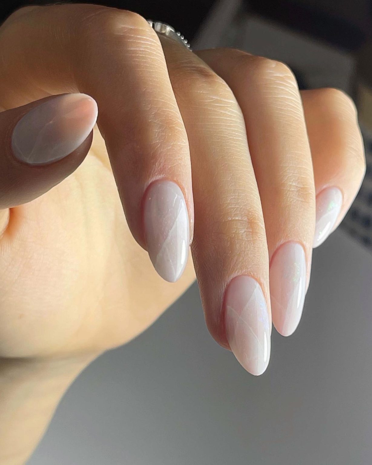 30 White Winter Nails to Elevate Your Seasonal Style with Snowflakes ...