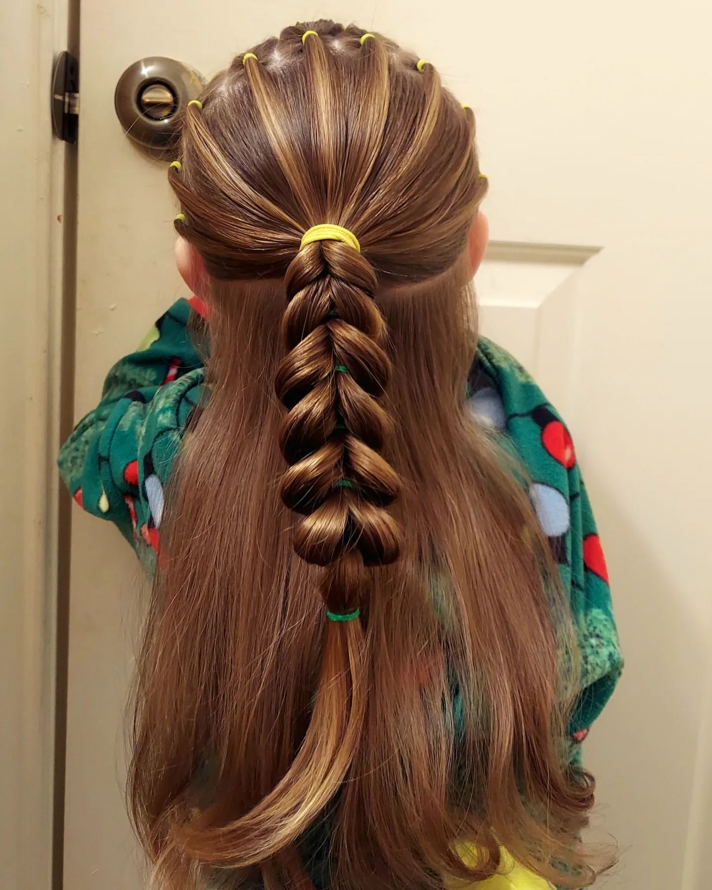 32 Cute Christmas Hairstyles for Kids: Easy Braids, Festive Buns, and ...