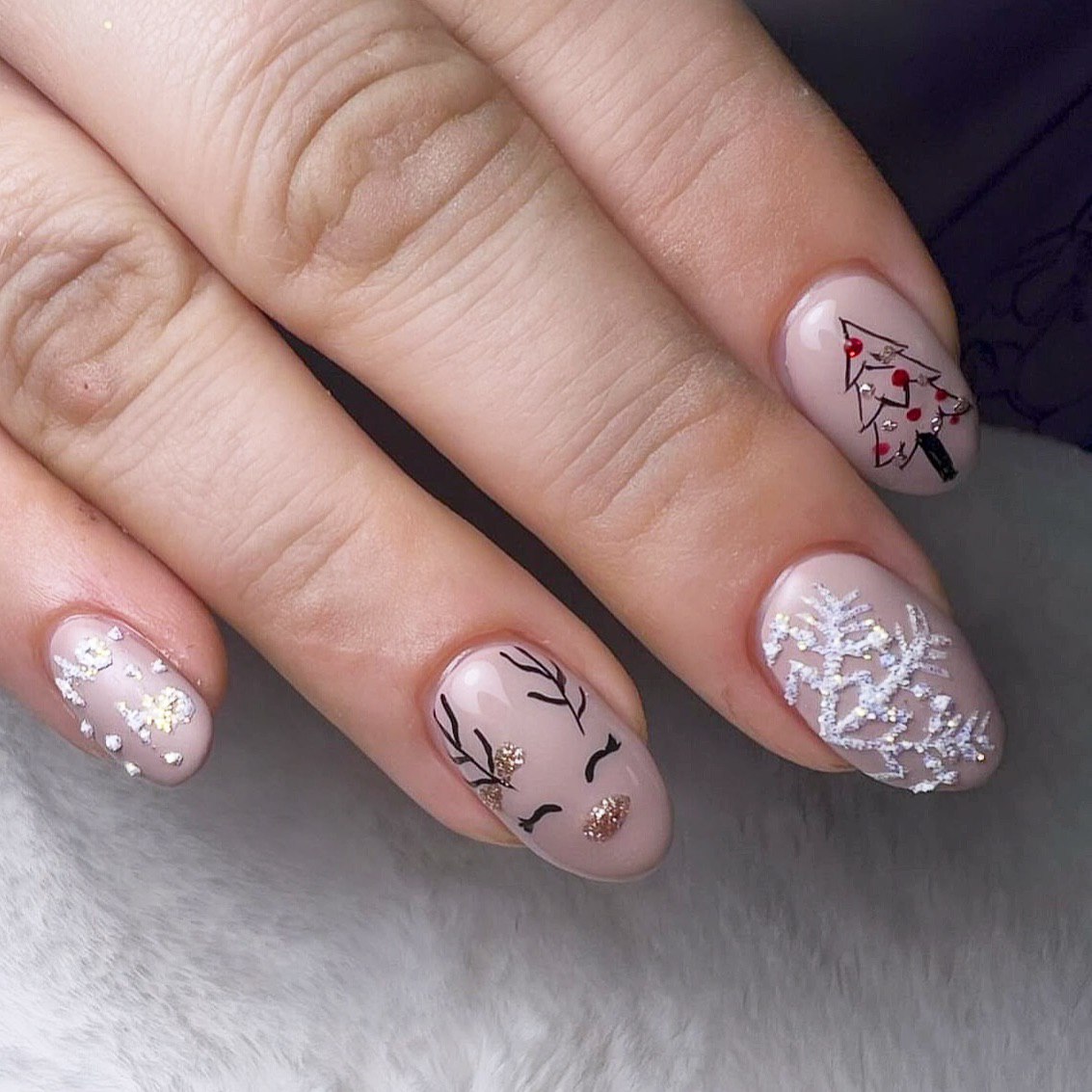 26 Short Winter Nails: Stylish Ideas from Classic to Fun Festive ...