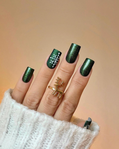 25 Green Winter Nails Ideas for 2025: Glamorous Designs to Embrace the ...
