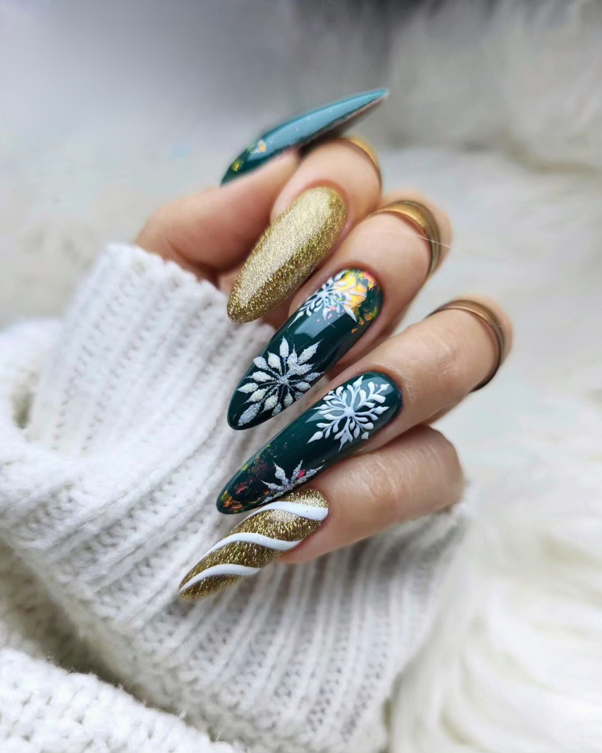 25 Green Winter Nails Ideas for 2025: Glamorous Designs to Embrace the ...