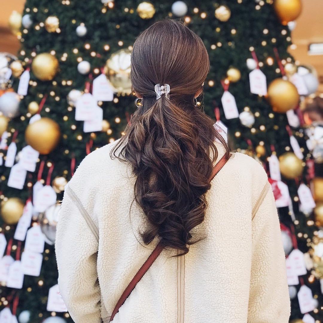 23 Christmas Hairstyles to Try This Year – Festive Looks for Every Hair ...