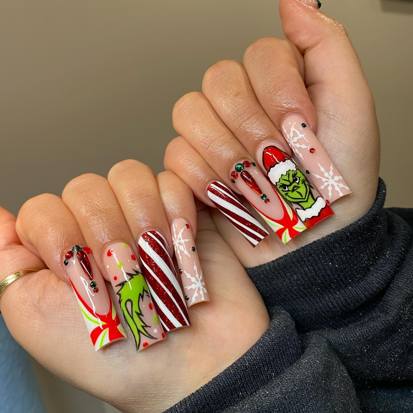 25 Grinch Nails for a Festive Look: Creative and Fun Holiday Nail Art ...
