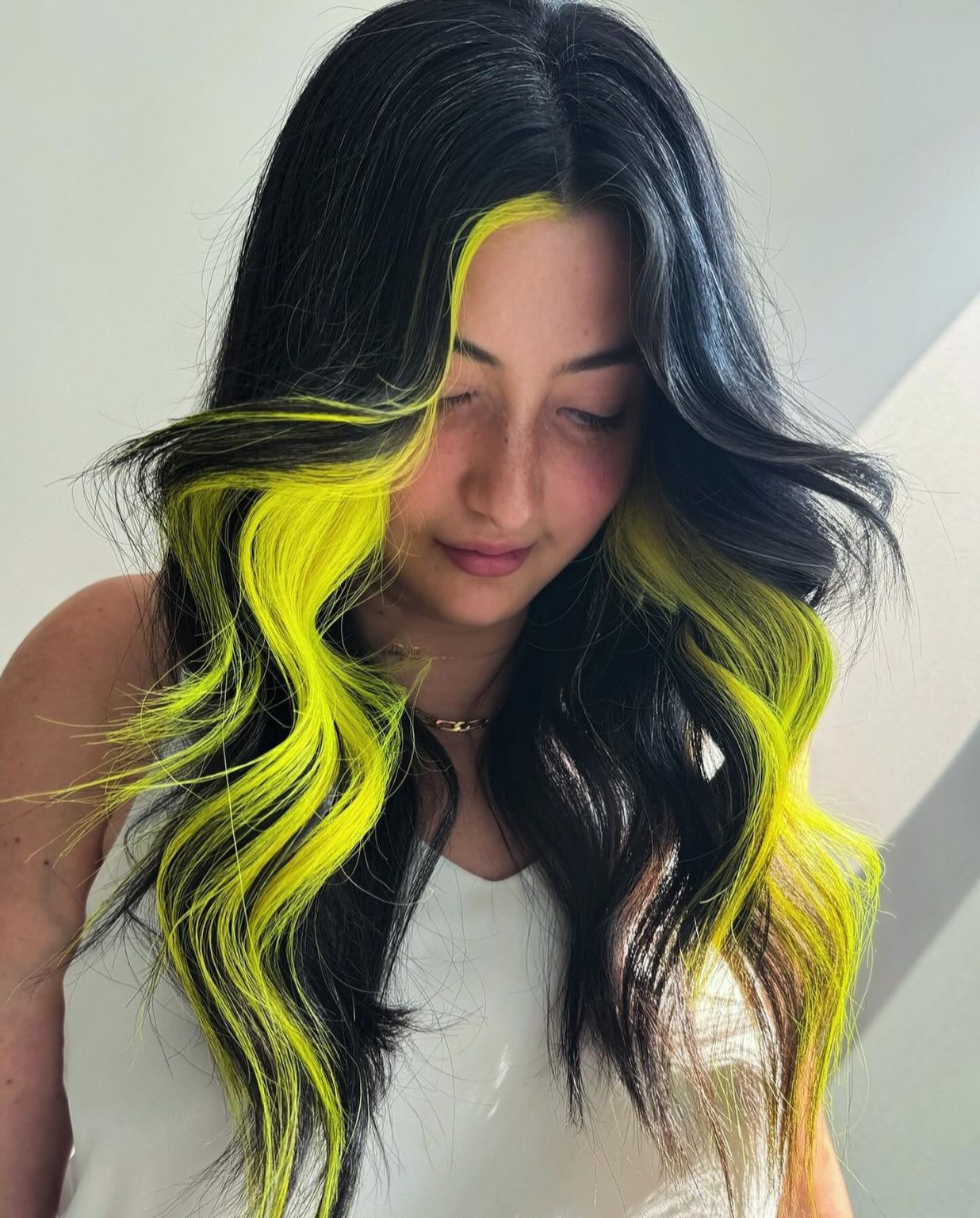 27 Christmas Hair Color Ideas: Festive Styles from Bold Highlights to ...