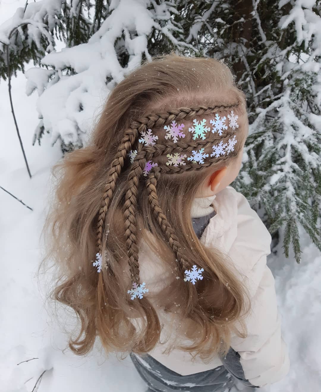 32 Cute Christmas Hairstyles for Kids: Easy Braids, Festive Buns, and ...