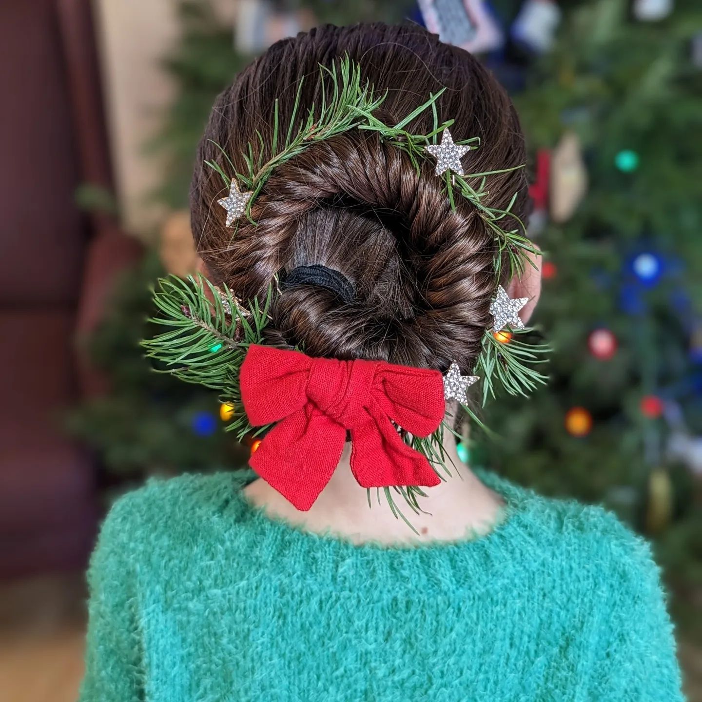 32 Cute Christmas Hairstyles for Kids: Easy Braids, Festive Buns, and ...