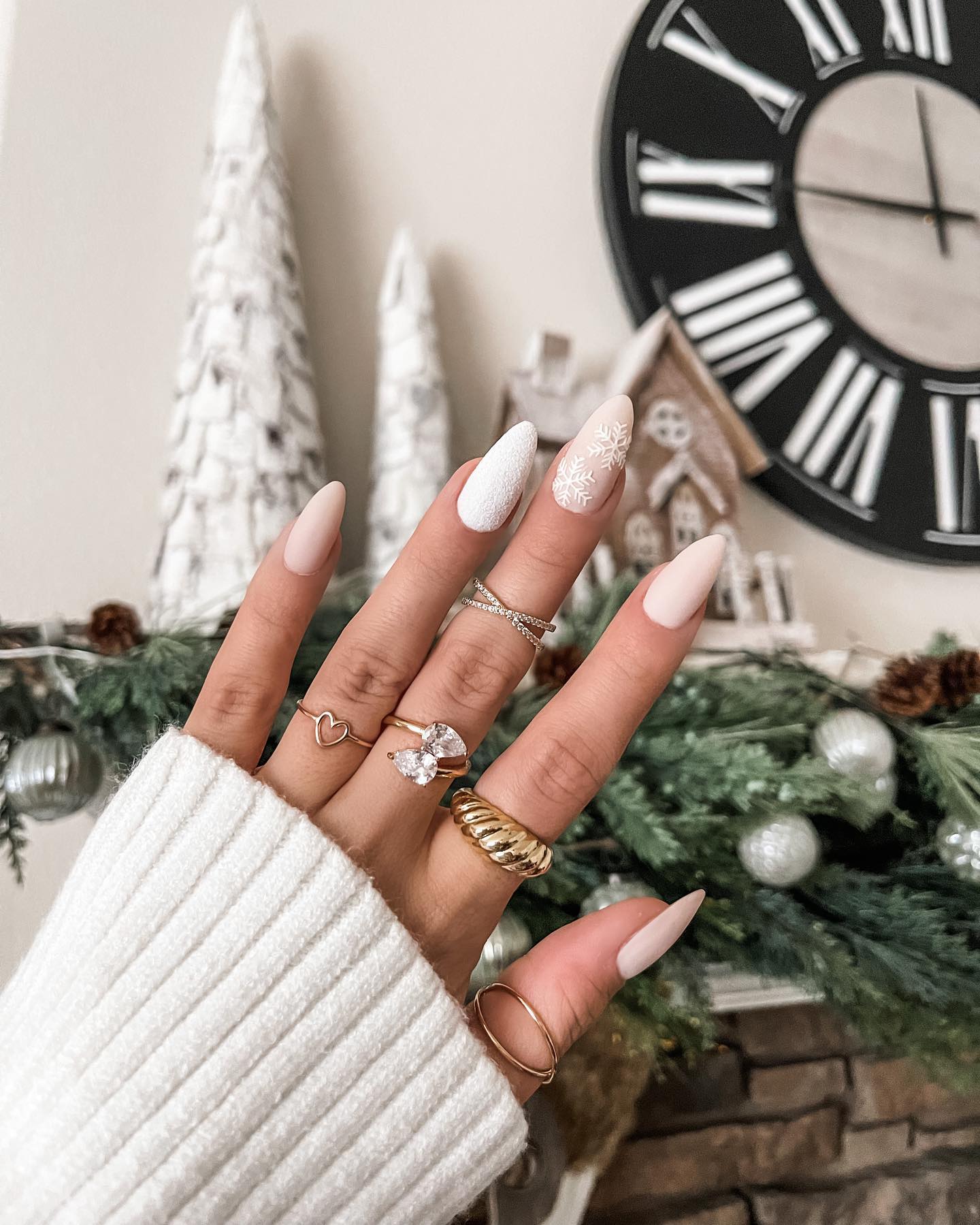 30 Neutral Winter Nails: Elegant and Trendy Ideas for a Chic Winter ...