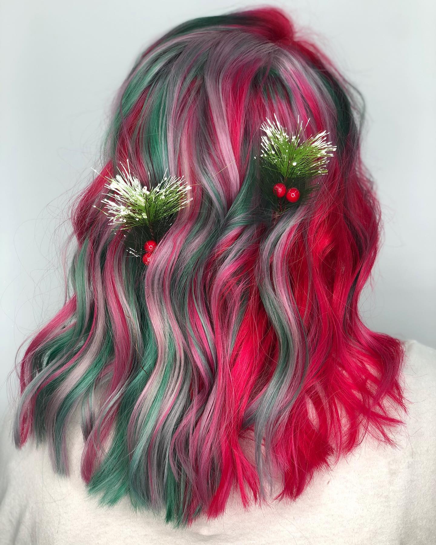 27 Christmas Hair Color Ideas: Festive Styles from Bold Highlights to ...