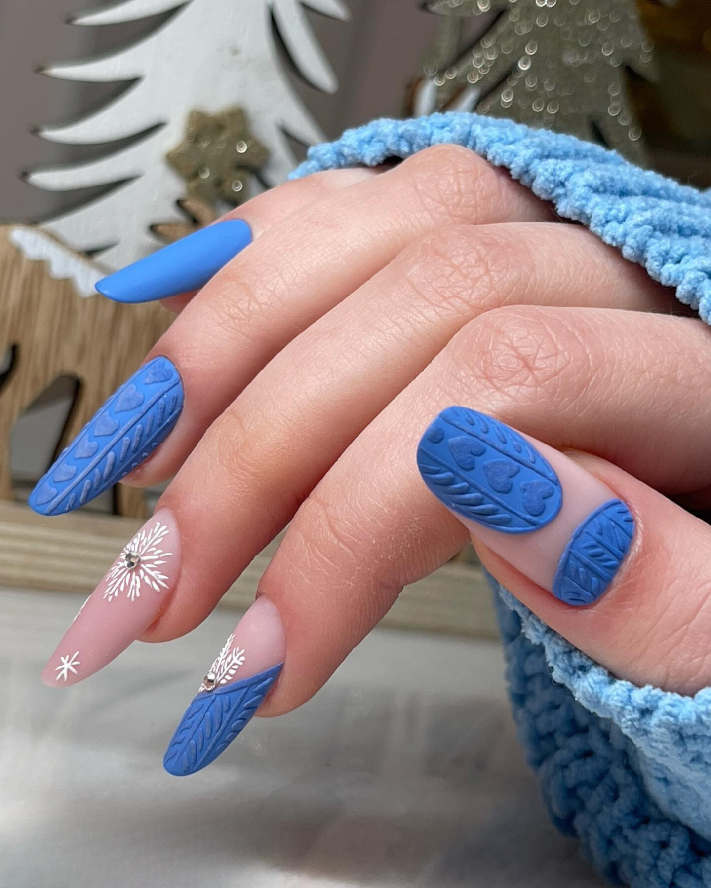 27 Blue Winter Nails for a Stylish Look: Glitter, Snowflakes, and ...