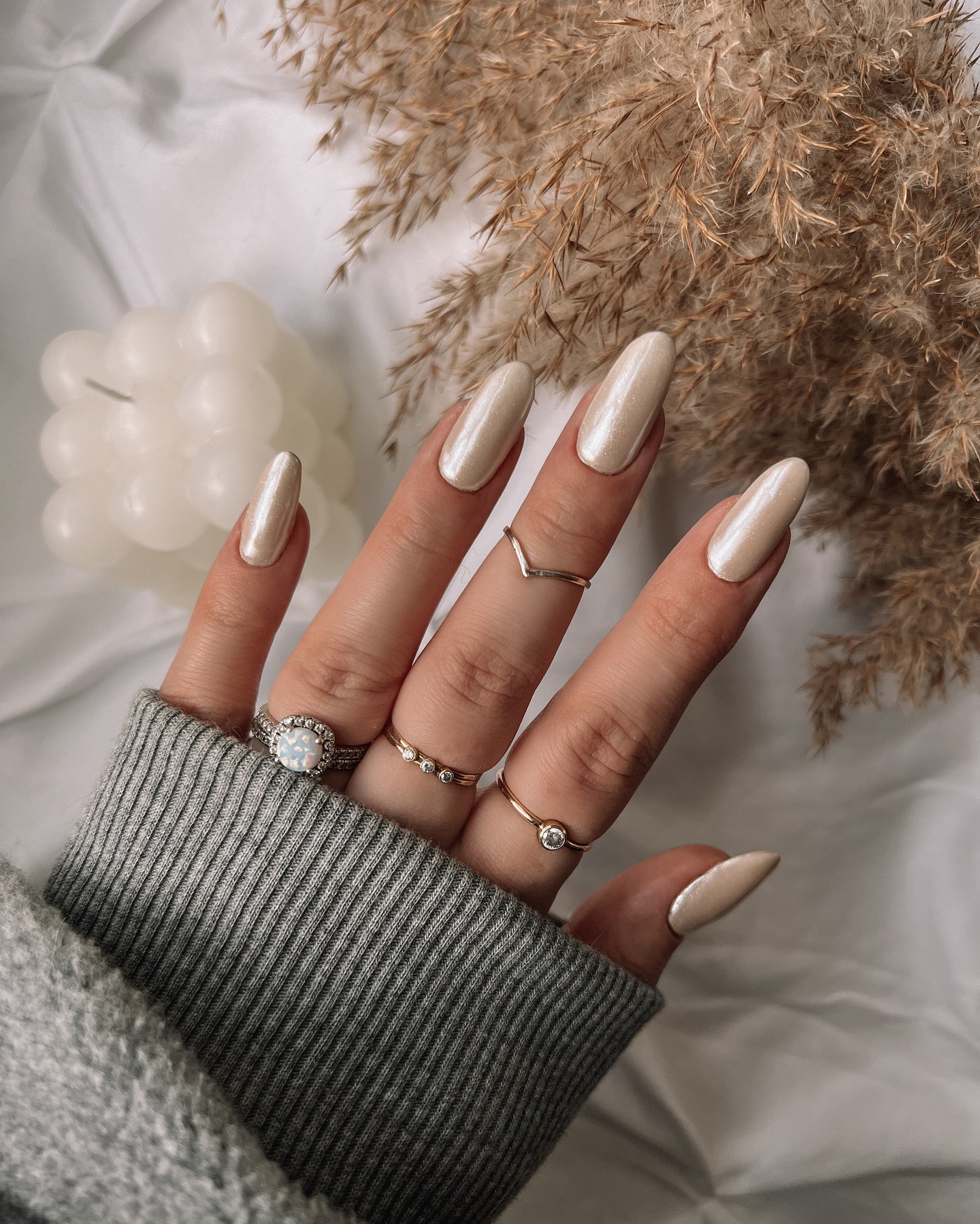 30 Neutral Winter Nails: Elegant and Trendy Ideas for a Chic Winter ...