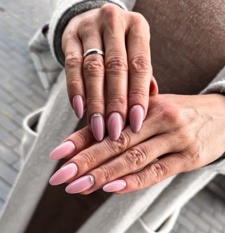 30 Neutral Winter Nails: Elegant and Trendy Ideas for a Chic Winter ...