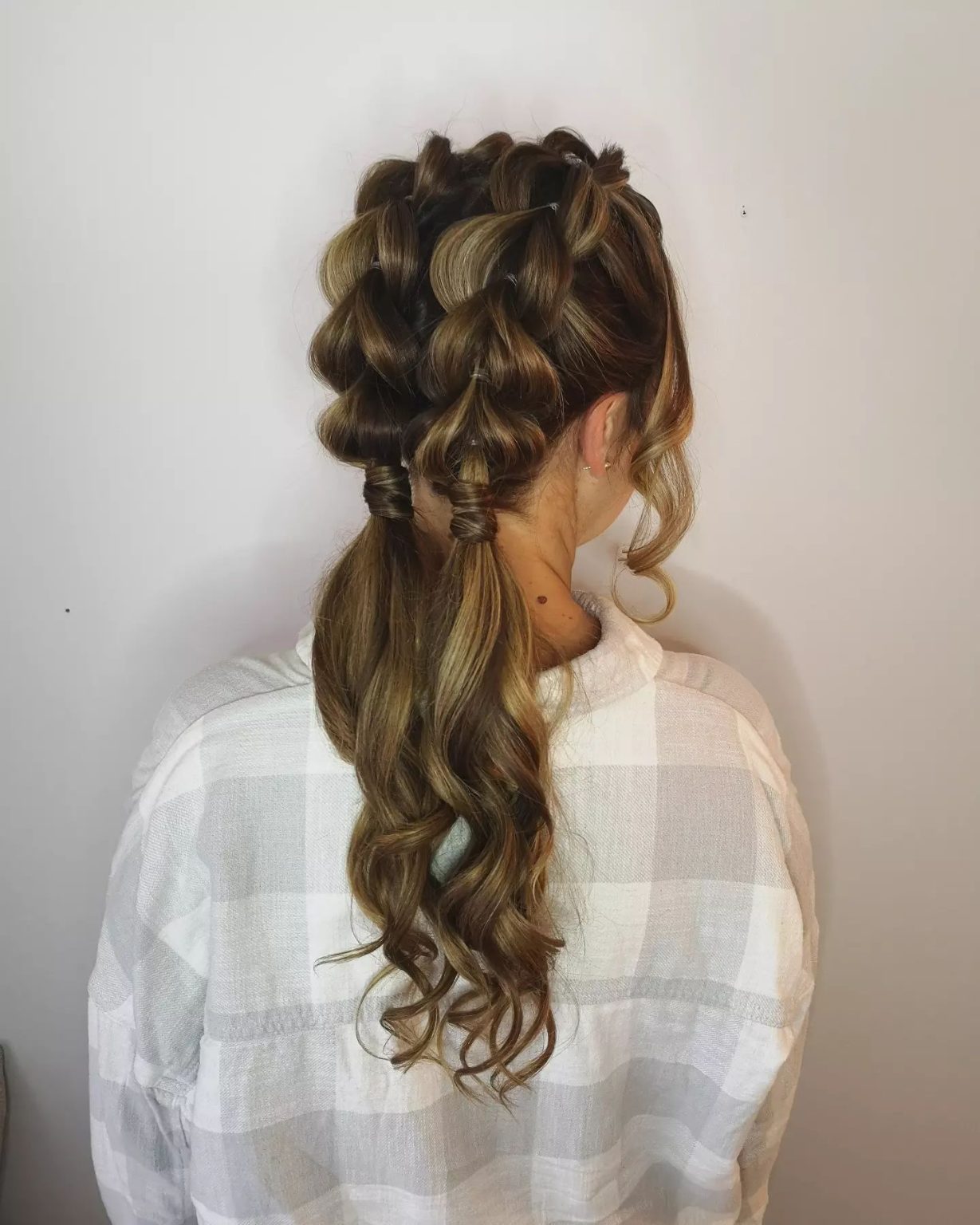 21 Christmas Party Hairstyles That Will Make You Shine at Every Holiday ...