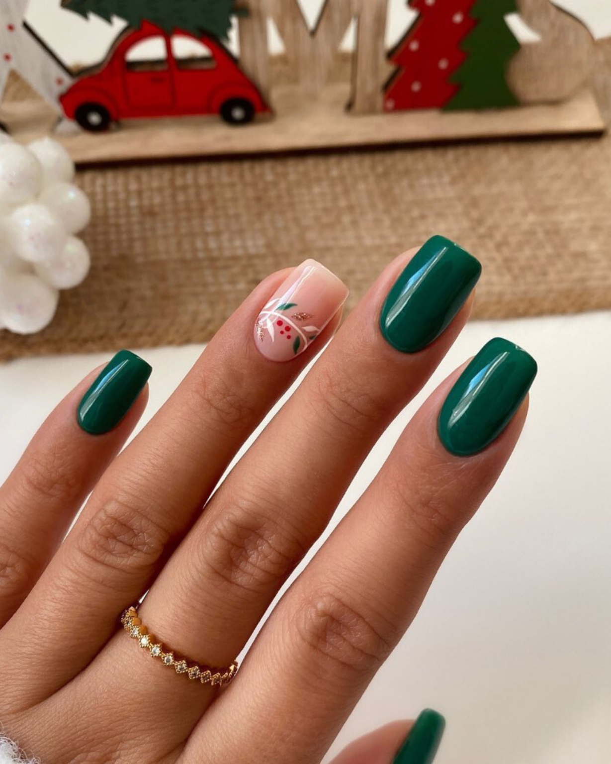25 Green Winter Nails Ideas for 2025: Glamorous Designs to Embrace the ...