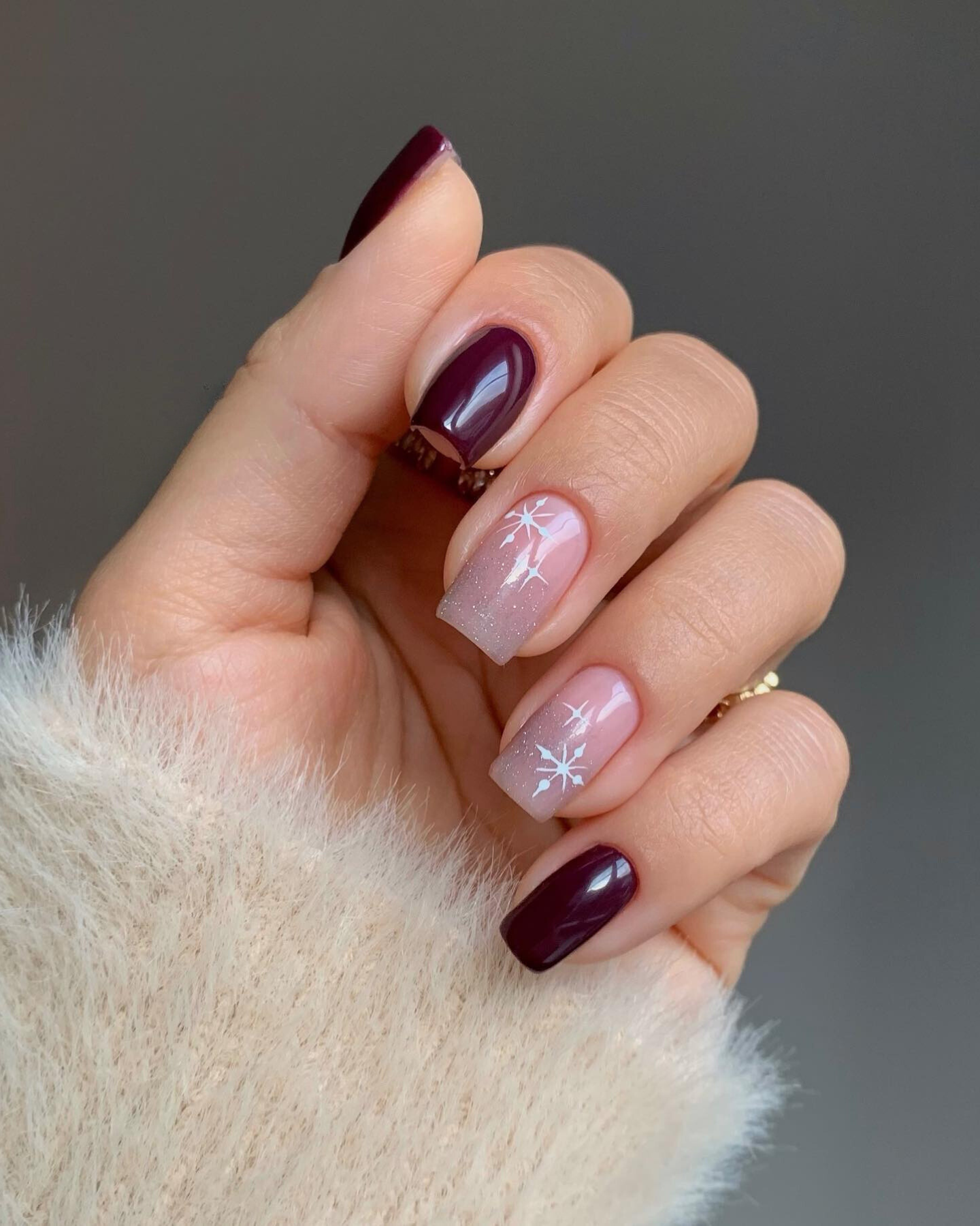 26 Short Winter Nails: Stylish Ideas from Classic to Fun Festive ...