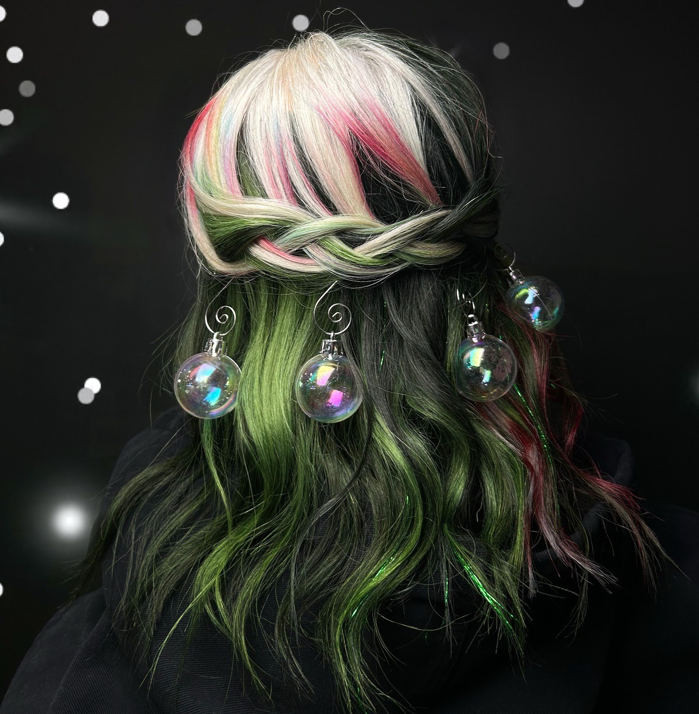 27 Christmas Hair Color Ideas: Festive Styles from Bold Highlights to ...
