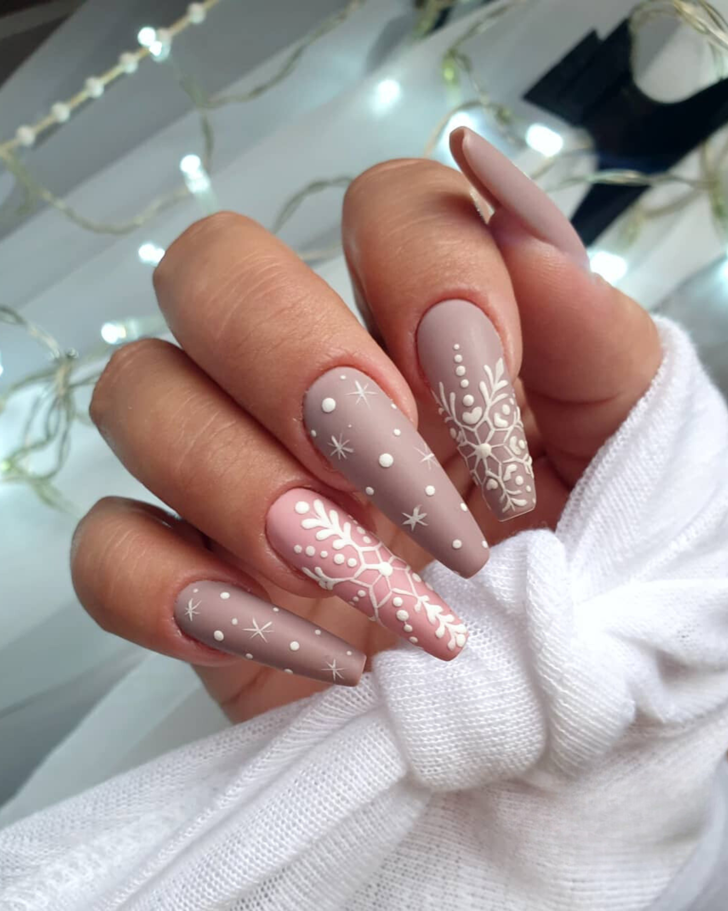 28 Winter Nails 2025 Trends: Must-Try Festive Designs to Make Your ...