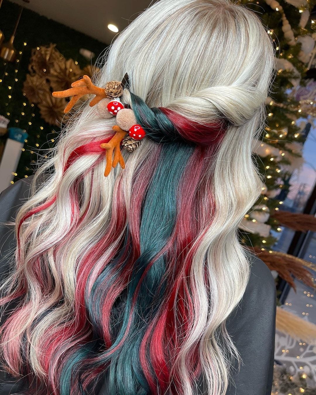 27 Christmas Hair Color Ideas: Festive Styles from Bold Highlights to ...