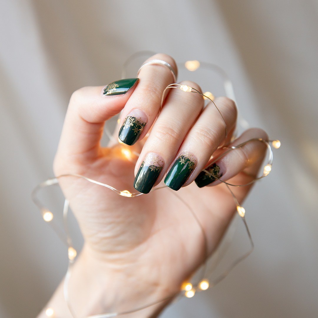 25 Green Winter Nails Ideas for 2025: Glamorous Designs to Embrace the ...