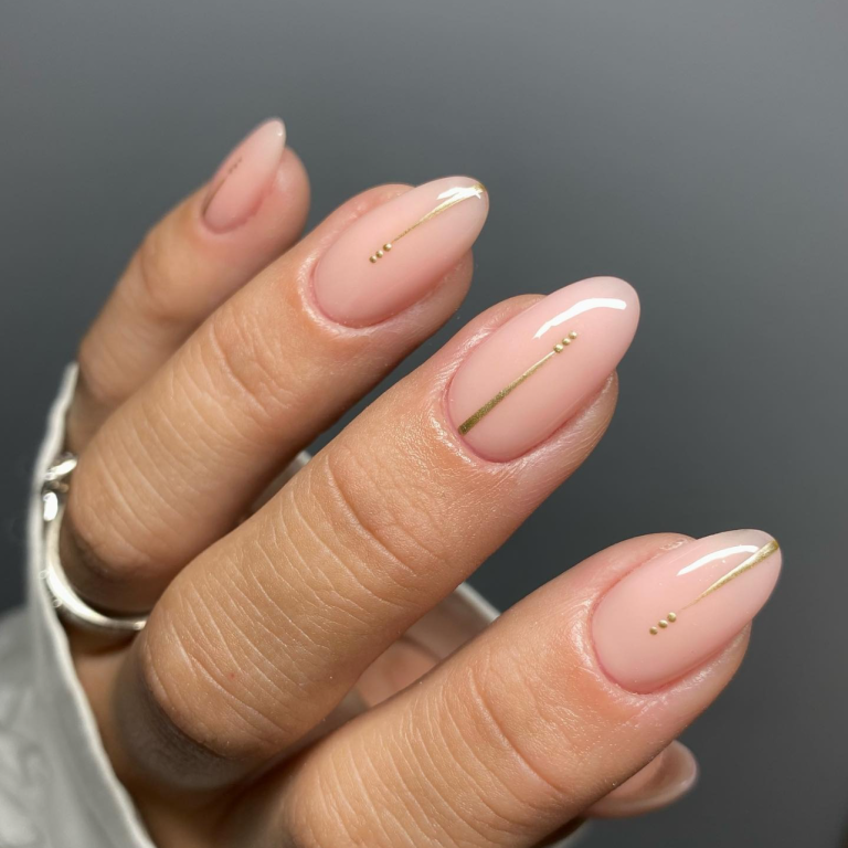 30 Neutral Winter Nails: Elegant and Trendy Ideas for a Chic Winter ...