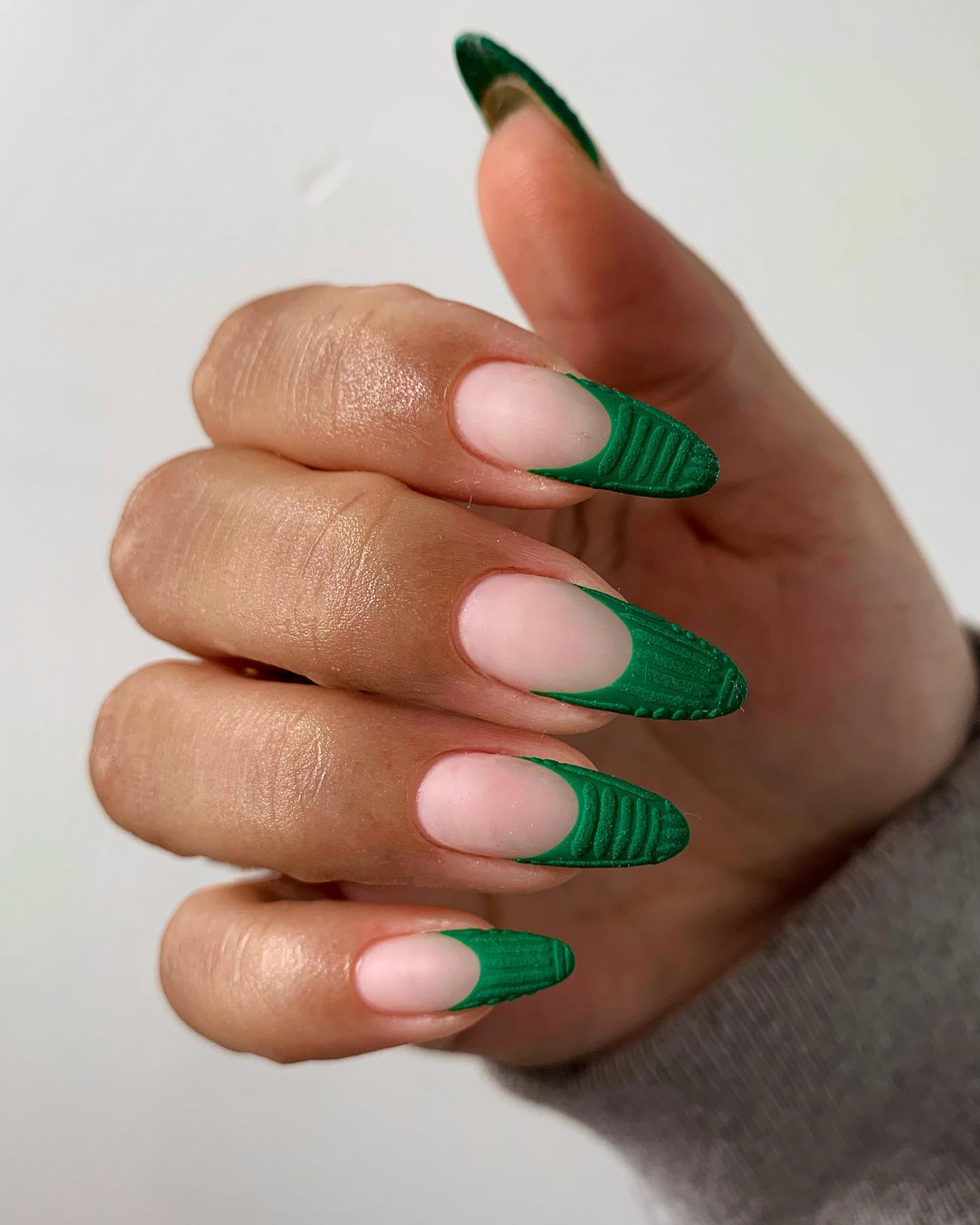 25 Green Winter Nails Ideas for 2025: Glamorous Designs to Embrace the ...