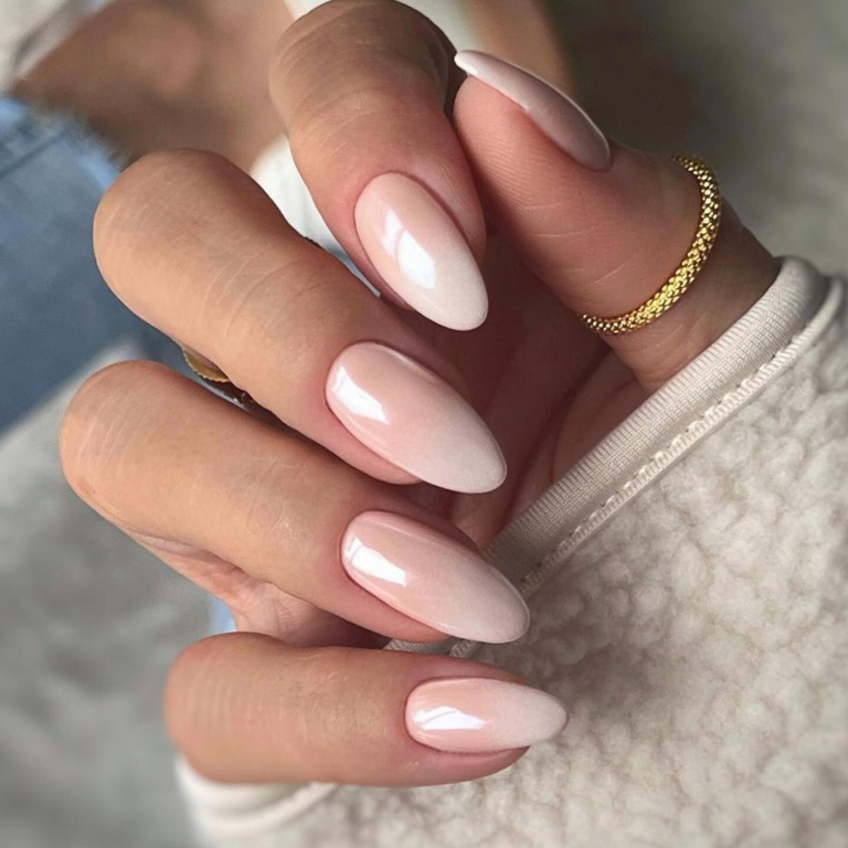 30 Neutral Winter Nails: Elegant and Trendy Ideas for a Chic Winter ...