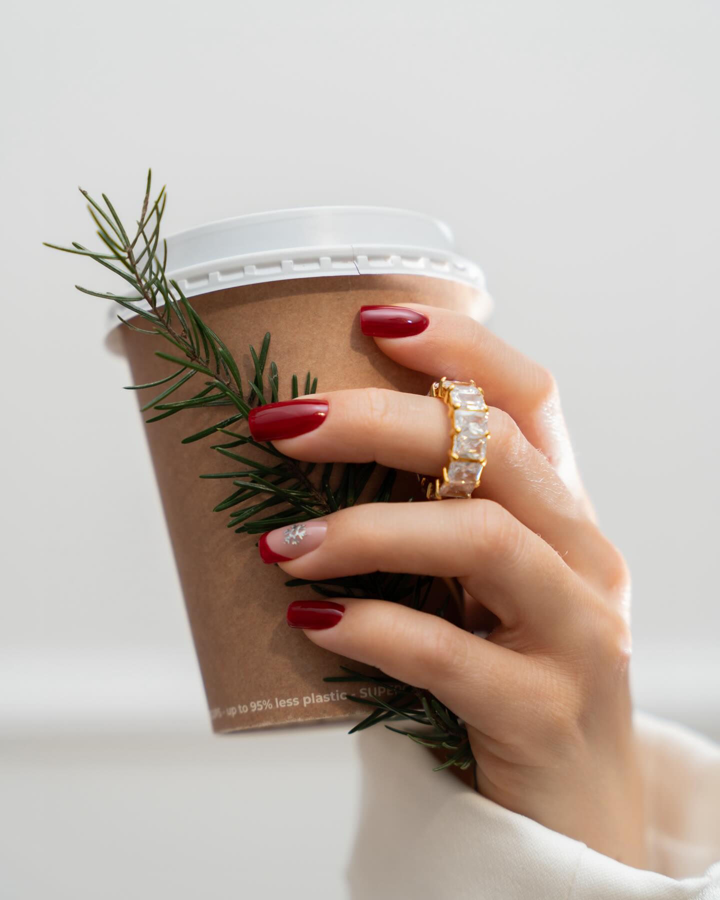 26 Short Winter Nails: Stylish Ideas from Classic to Fun Festive ...