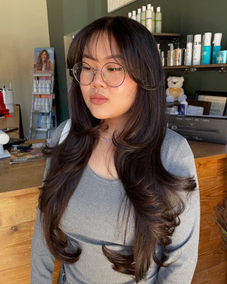 30 Bangs for Round Face That Flatter Every Style – From Wispy to Blunt ...