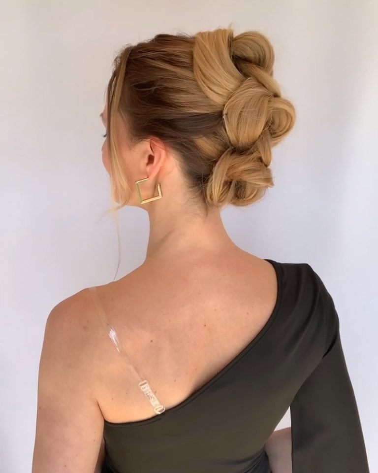 25 Elegant Hairstyles for Every Occasion: From Classic Buns to Romantic Waves - divagaze.com